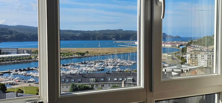 ÁTico Con Terraza Y Vistas Al Mar Y A La Montaña. - Viveiro