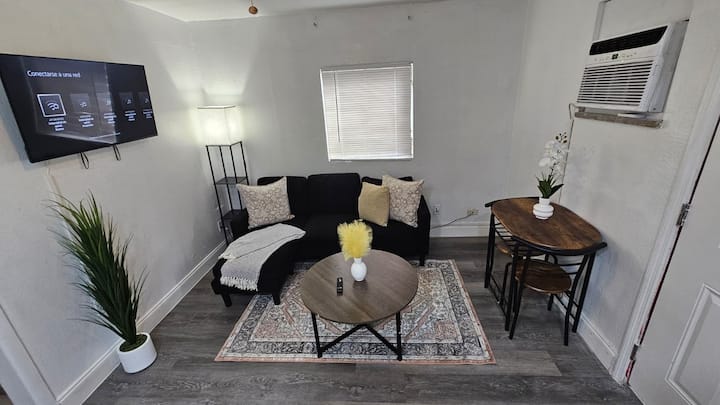 Flight & Cruise Pad | Close To Fll, Port & Beach - Dania Beach, FL
