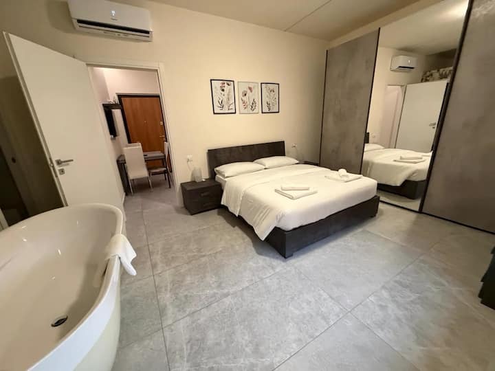 Suite Con Vasca E Design & Charme, Valepiace1 - Piacenza
