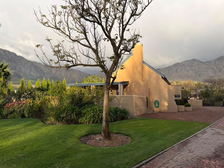Charming Cottage Surrounded By Mountain Views - 法蘭史霍克