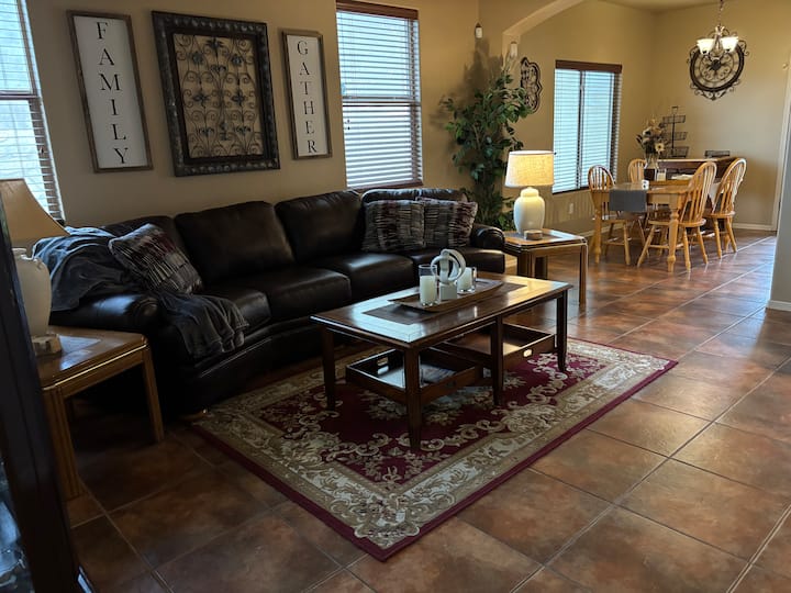 Comfortable Home Away From Home, Near Redhawk Golf - Las Cruces, NM