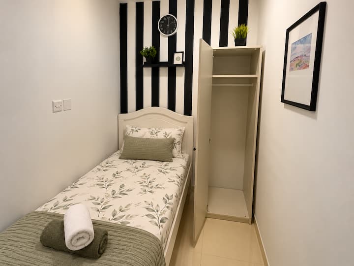 Journey Single Partition In Barsha 1 Near Metro - Dubai