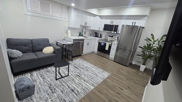 Modern Private Basement Suite | Self Check-in - Saskatoon