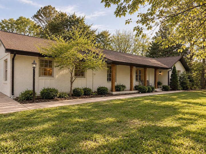 The Guesthaus-a Convenient Wooded Retreat - Murfreesboro, TN