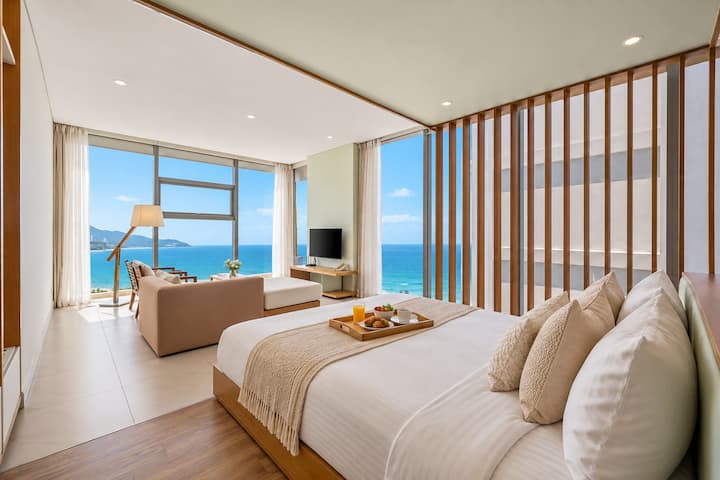 The Ocean Atelier - Panoramic Beachfront Escape - Da Nang