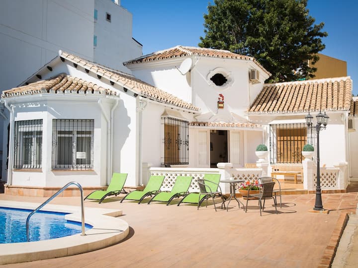 Holidays2fuengirola Villa 6 Bedroom 200 Mts Beach - Fuengirola