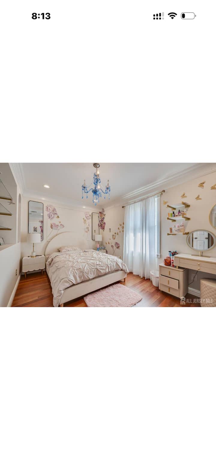 3 Rooms With Kitchen And Living Room Available - Edison, NJ