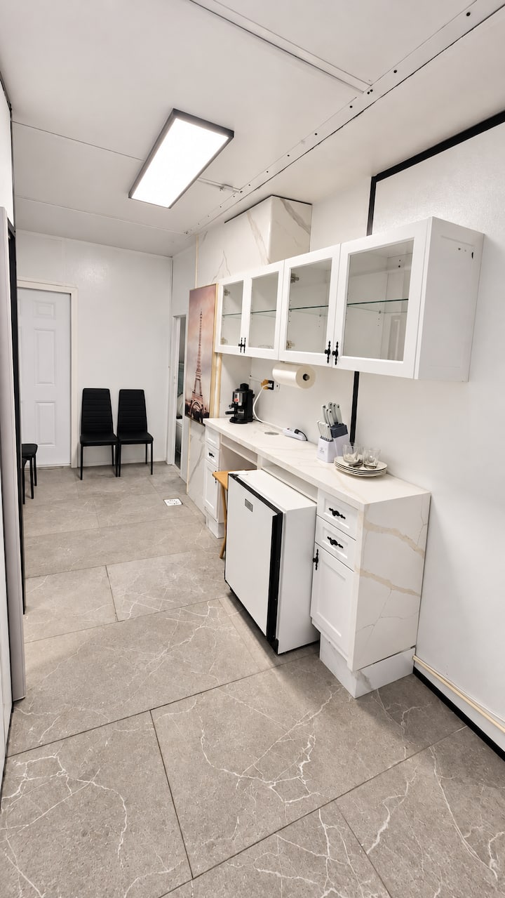 Airport 4 Guest House - ハイアリア, FL