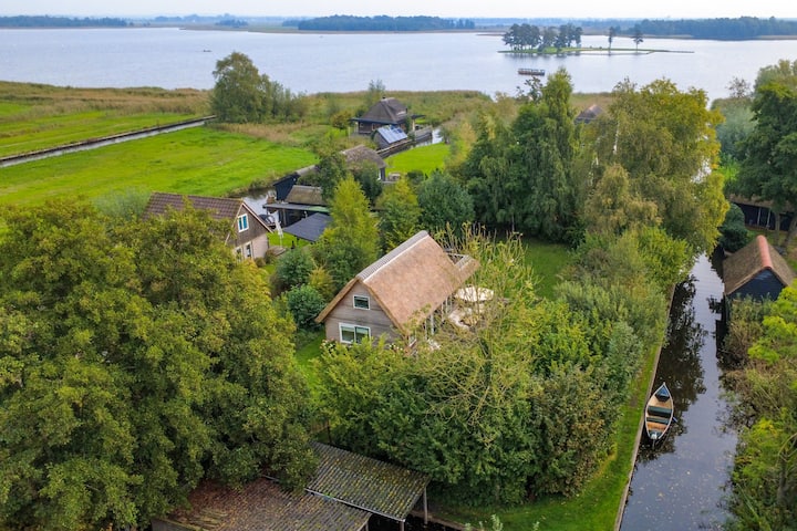 Vrijstaand Vakantiehuis Met Hottub En Fluisterboot - Giethoorn