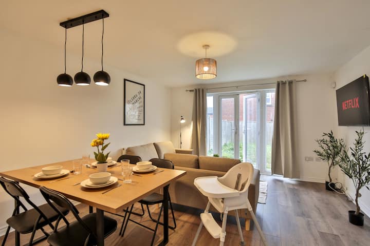 Bolton House Sleeps 11, Free Parking - イギリス ボルトン