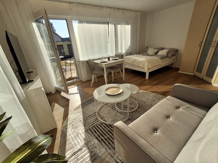 Modernes Gartenapartment Mit Eigenem Parkplatz - Stuttgart
