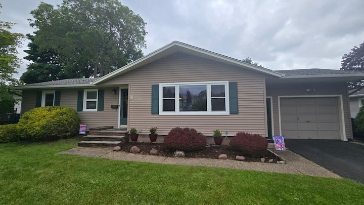 3-bedroom House With Hot Tub, Fireplace & A/c - Rochester, NY