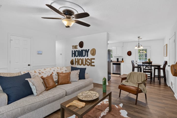 The Howdy House - Hinesville, GA