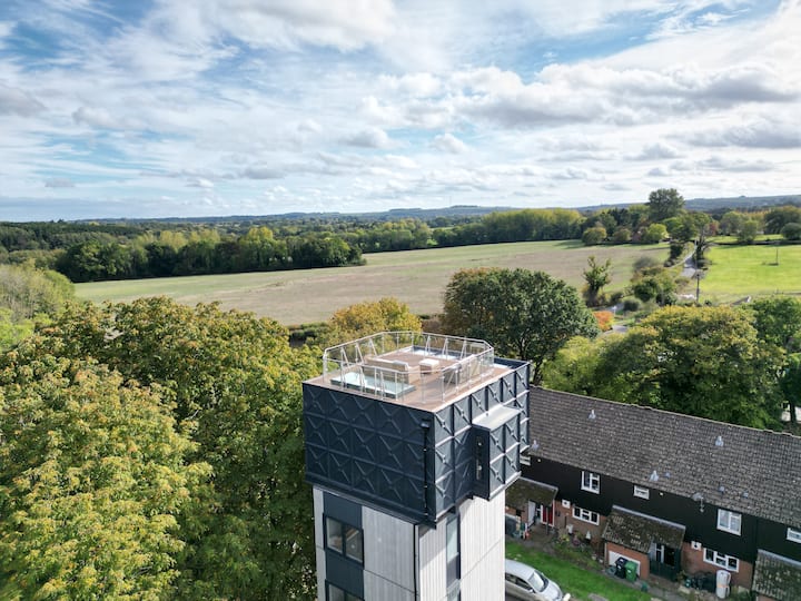 The Hampshire Tower | 3br/3ba Lux Villa (Sleeps 8) - Newbury