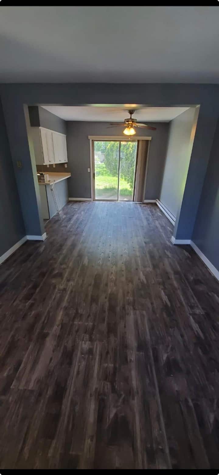 2br Stamford Townhouse | Office  Parking  W/d - Stamford, CT