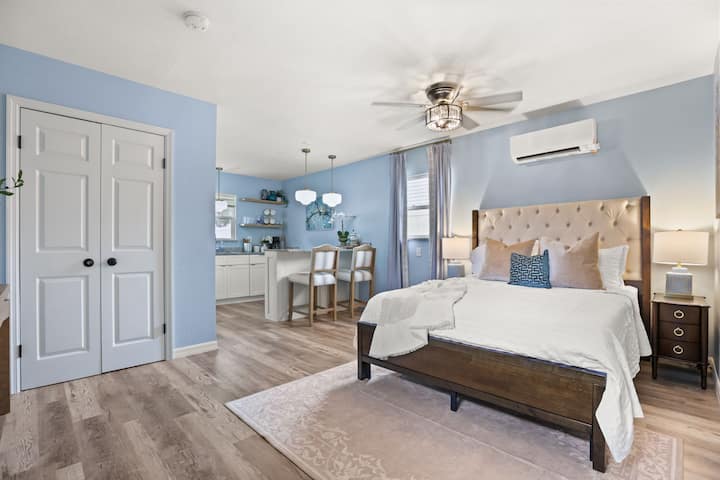 By Mco + Yard + Full Kitchenette + Near Downtown - Orlando, FL