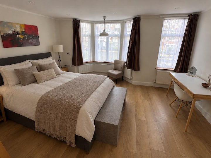 Beautiful 3 Bedroom Apartment Finchley - Barnet