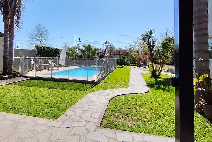 Amplia Casa Con Parque Y Piscina En Zárate. - Zárate