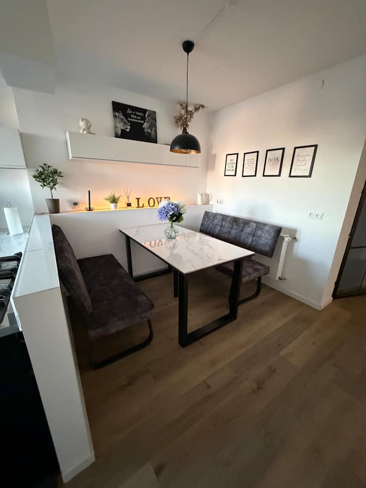 Moderne Dachwohnung Mit Bad Und Separatem Gäste-wc - Worms