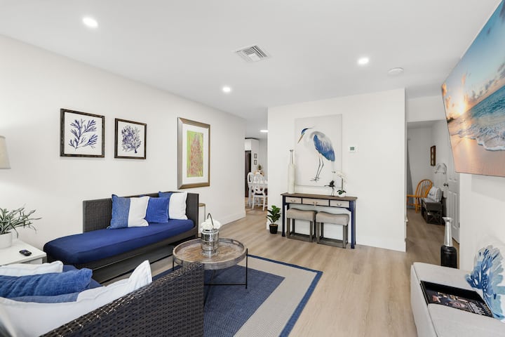 Downtown Sarasota 3br Renovated Home - Sarasota, FL