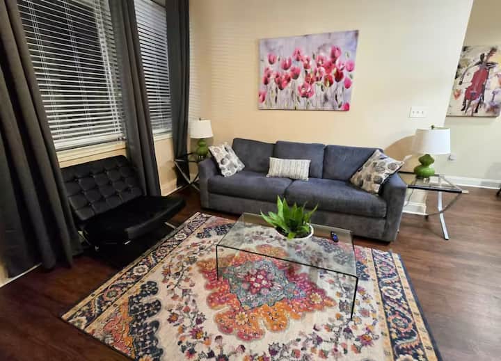 Mardi Gras Condo Near French Quarter W/pool/gym - Gretna, LA