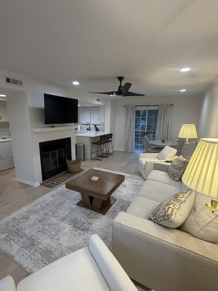 2br Hillside Condo Near Oxford Square + Parking - 牛津
