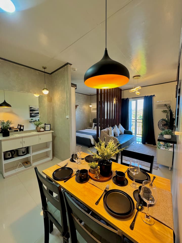 Sunset Balcony Studio W/ Pool & Gym Near Airport - Philippines