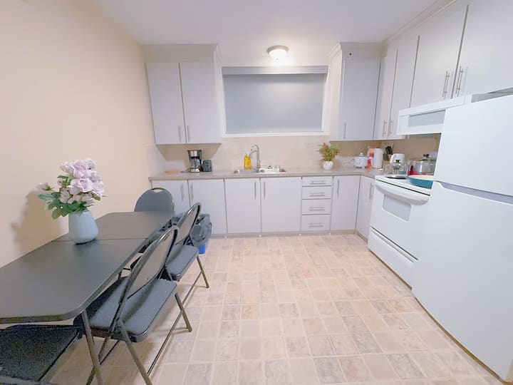 Oshawa Spacious 3-bedroom Family Retreat | 5 Beds - Oshawa