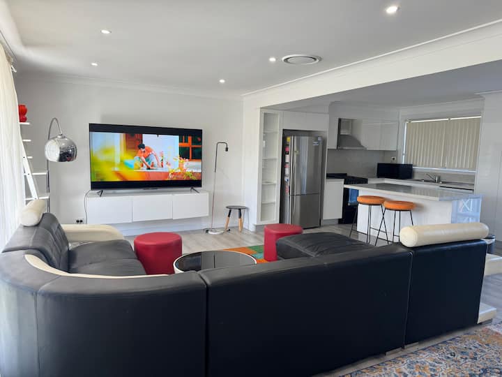 Spacious 4 Bedroom Family House In Kellyvale - Blacktown