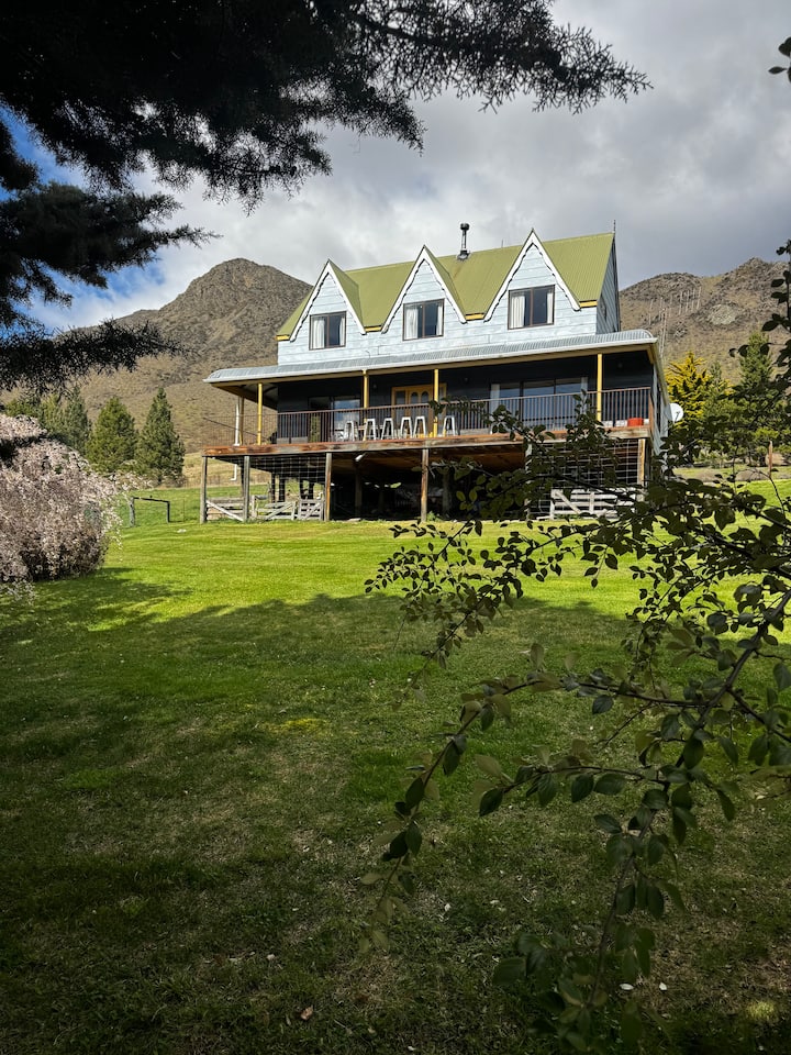 Mountain Range Hideaway - Omarama