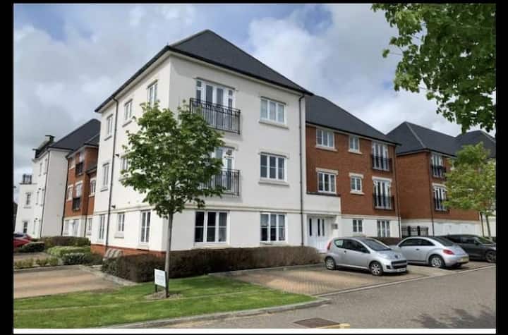 Ground Floor Flat With Parking - Horsham