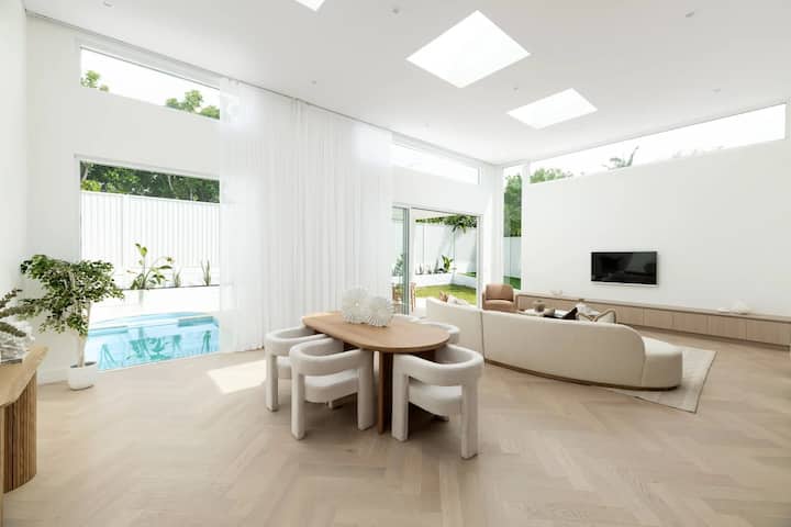 Designer Luxury Coastal Estate Near Cronulla Beach - Cronulla