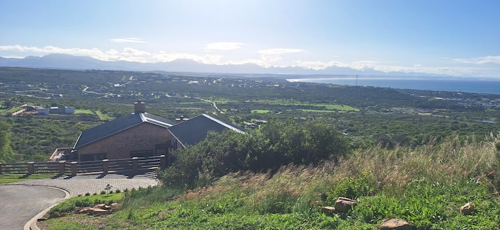 Island View, Beautiful Ocean & Mountain Scenery - Mossel Bay