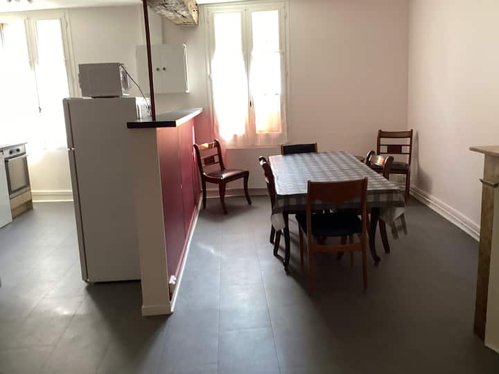 Appartement Spacieux, Lumineux Super éQuipé - Saint-Fargeau