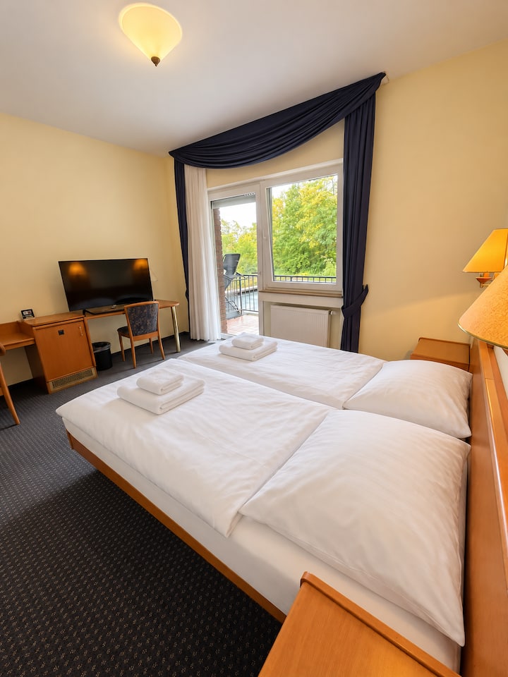 Modernes Apartment Mit Balkon & Schöner Aussicht - Bergheim, Germany
