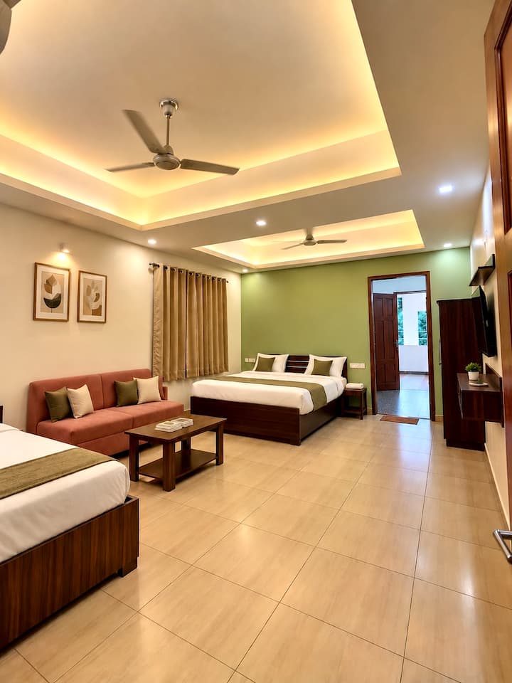 Nova Family Stay With Twin Beds & Balcony - Lucknow