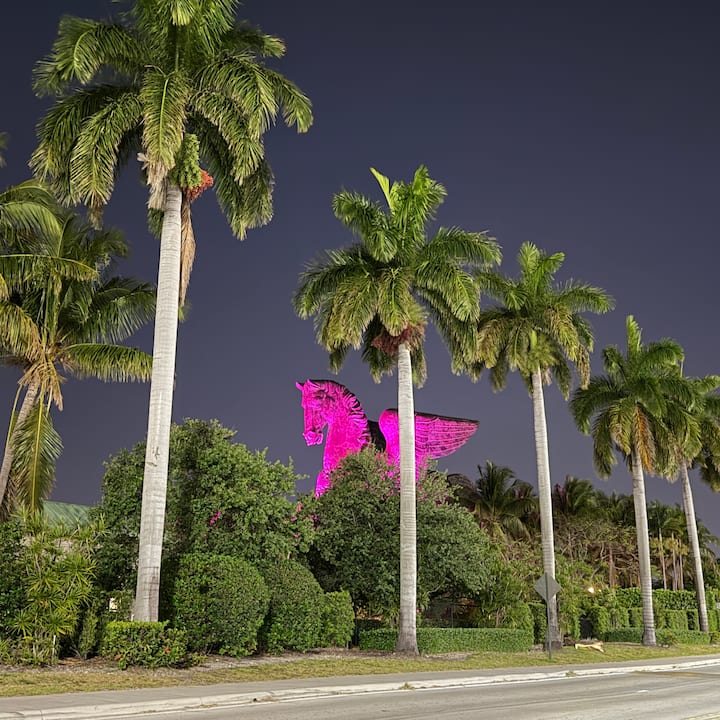 A Bridge To The Beach ! Cheap Price - Hallandale Beach, FL