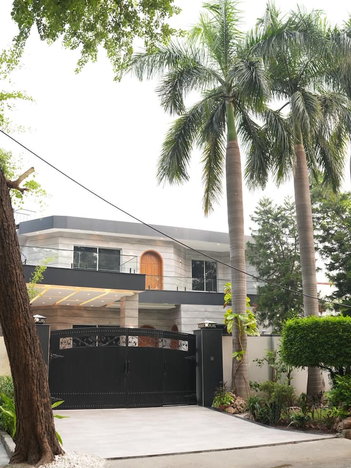 Luxury Entire House In Lahore - Lahore