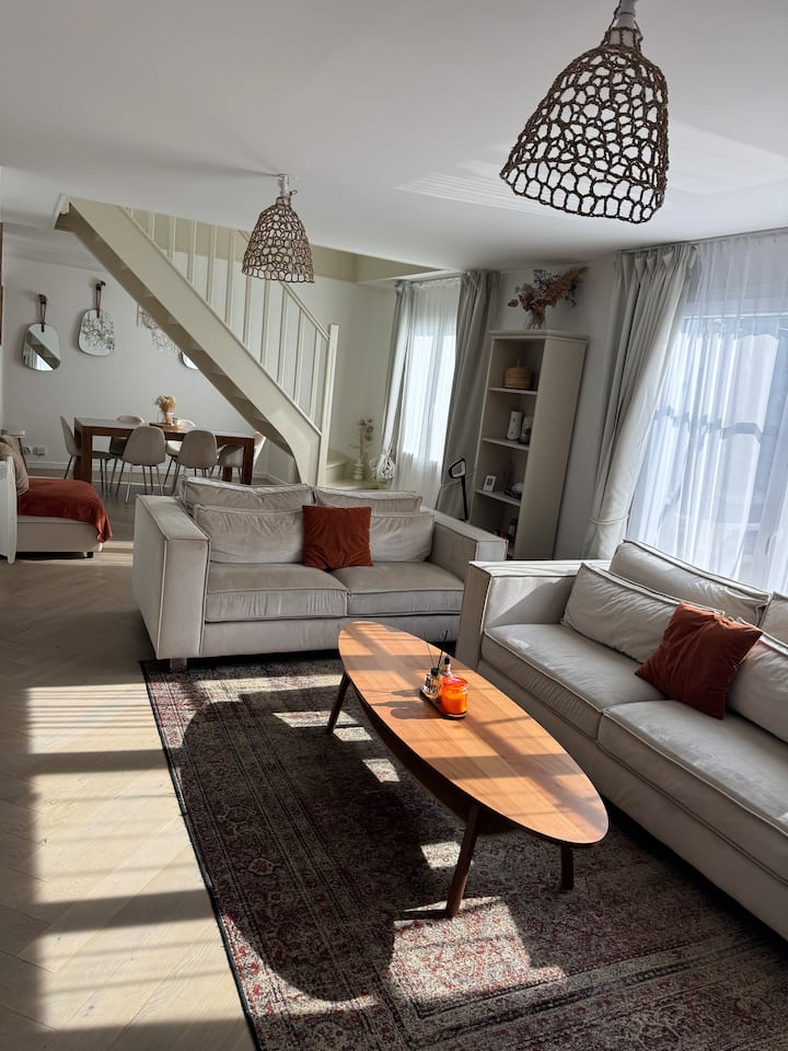 ÉLégante Maison Familiale Avec Jardin - Chambly