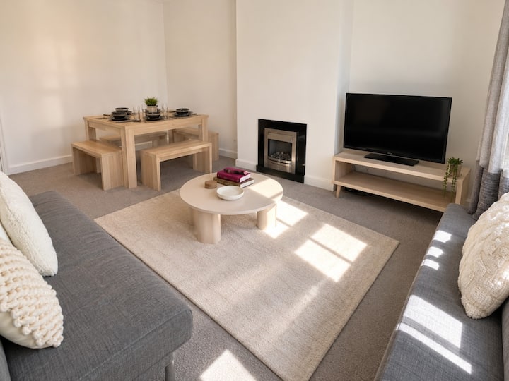 Spacious 3 Bdr In Hawick | Sleeps 8 | Free Parking - Hawick