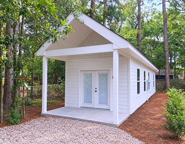 Pine Valley Cottage - Private Guest House - Wilmington