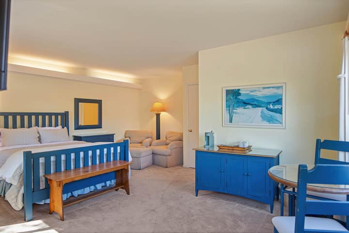 Queen Bedroom Studio Suite - Calistoga, CA
