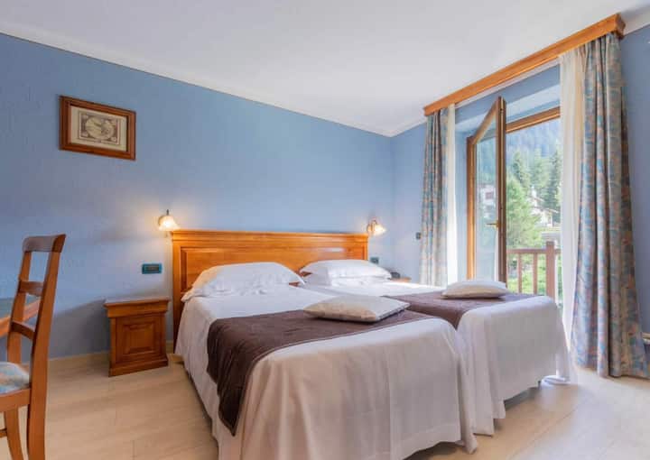 Twin Room With Balcony - La Thuile