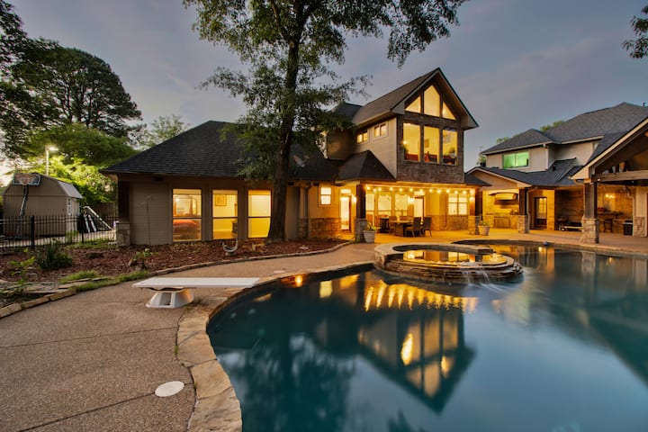 The Cozy Loft Retreat | Poolside Getaway - Longview, TX