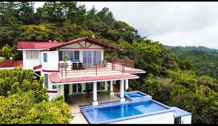 Villa La Vista - Majestic Mountain Hideaway - Panama City
