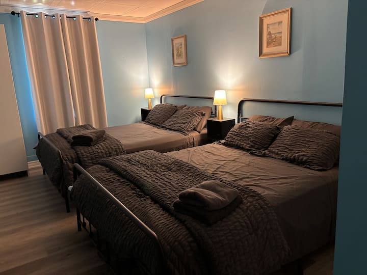Minutes From Beach, 2 Queen Beds With Kitchenette - Port Elgin