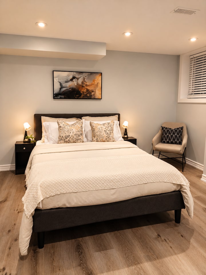 Cozy Ajax Suite | Private Entry & Parking - Ajax
