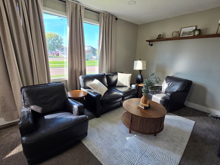 Cozy 1br Retreat | Walk To Premier Center - Sioux Falls, SD