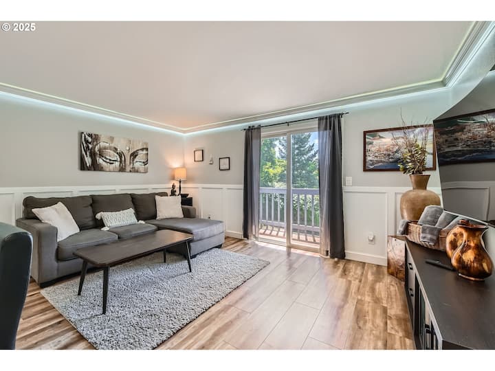 Dialed In Condo With Great Amenities In Clackamas! - Portland, OR