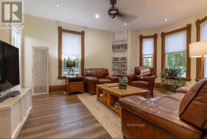 Century Home 2 Bedroom 2 Bath Walk To Waterfront. - Barrie